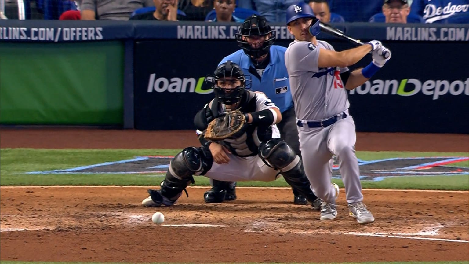 Austin Barnes drills a two-run single to center field | 08/28/2022 ...