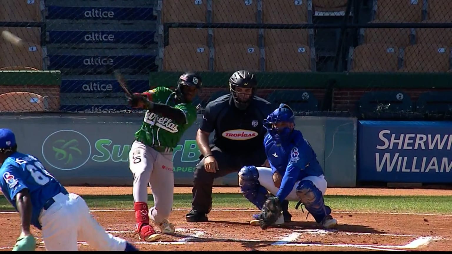 Jansel Luis dispara su primer hit en Lidom | 23/12/2023 | Lasmayores.com