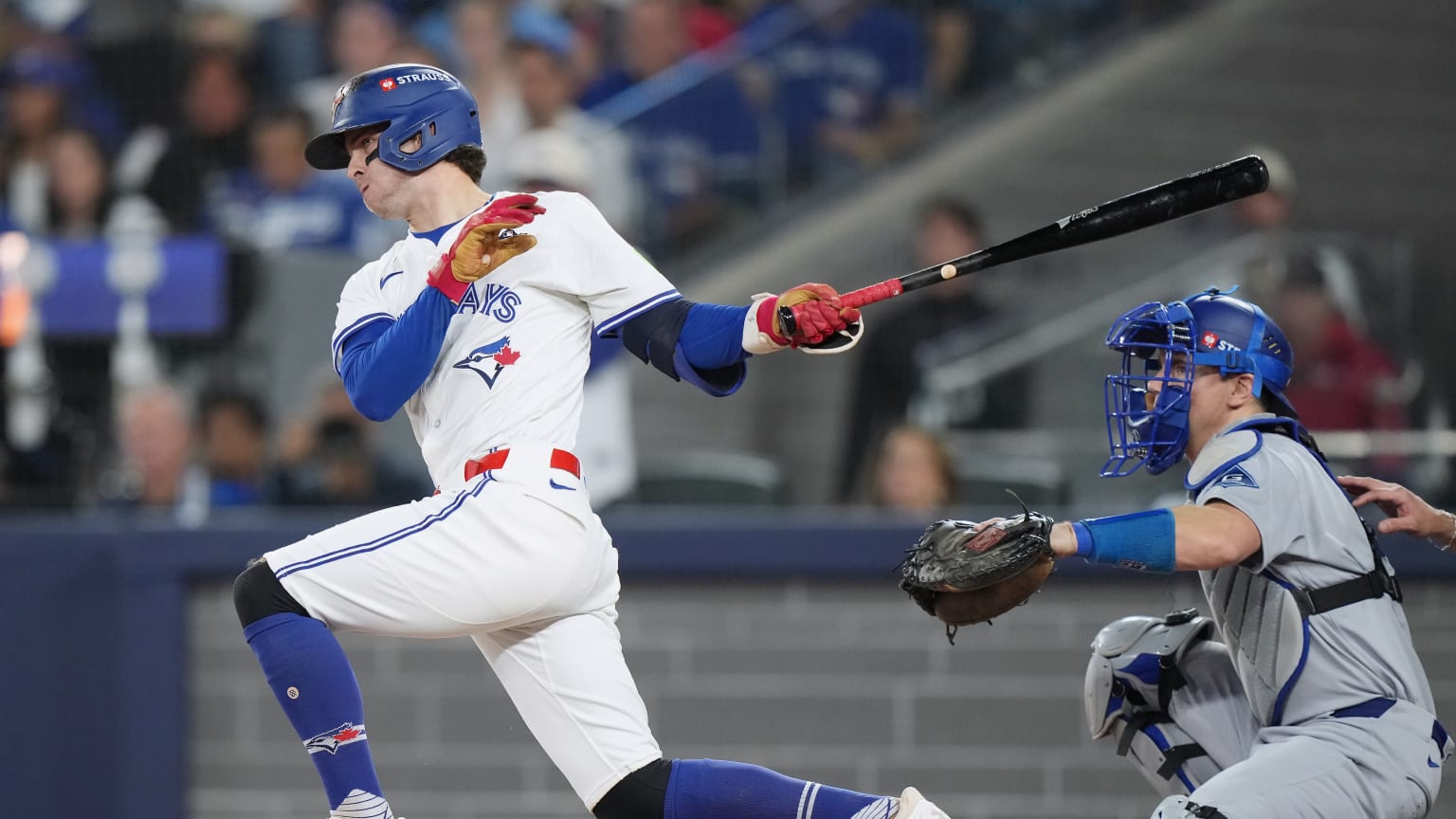 Ernie Clement ties MLB record with 29th playoff hit | 11/01/2025 ...