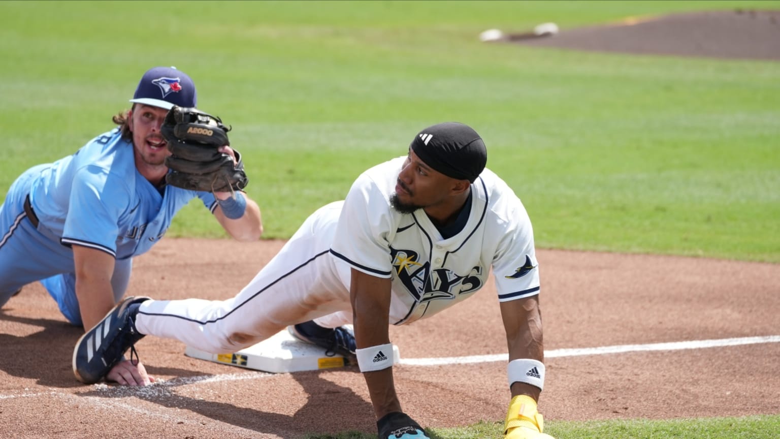 Heineman, Barger combine to tag out Chandler Simpson | 09/18/2025 | MLB.com