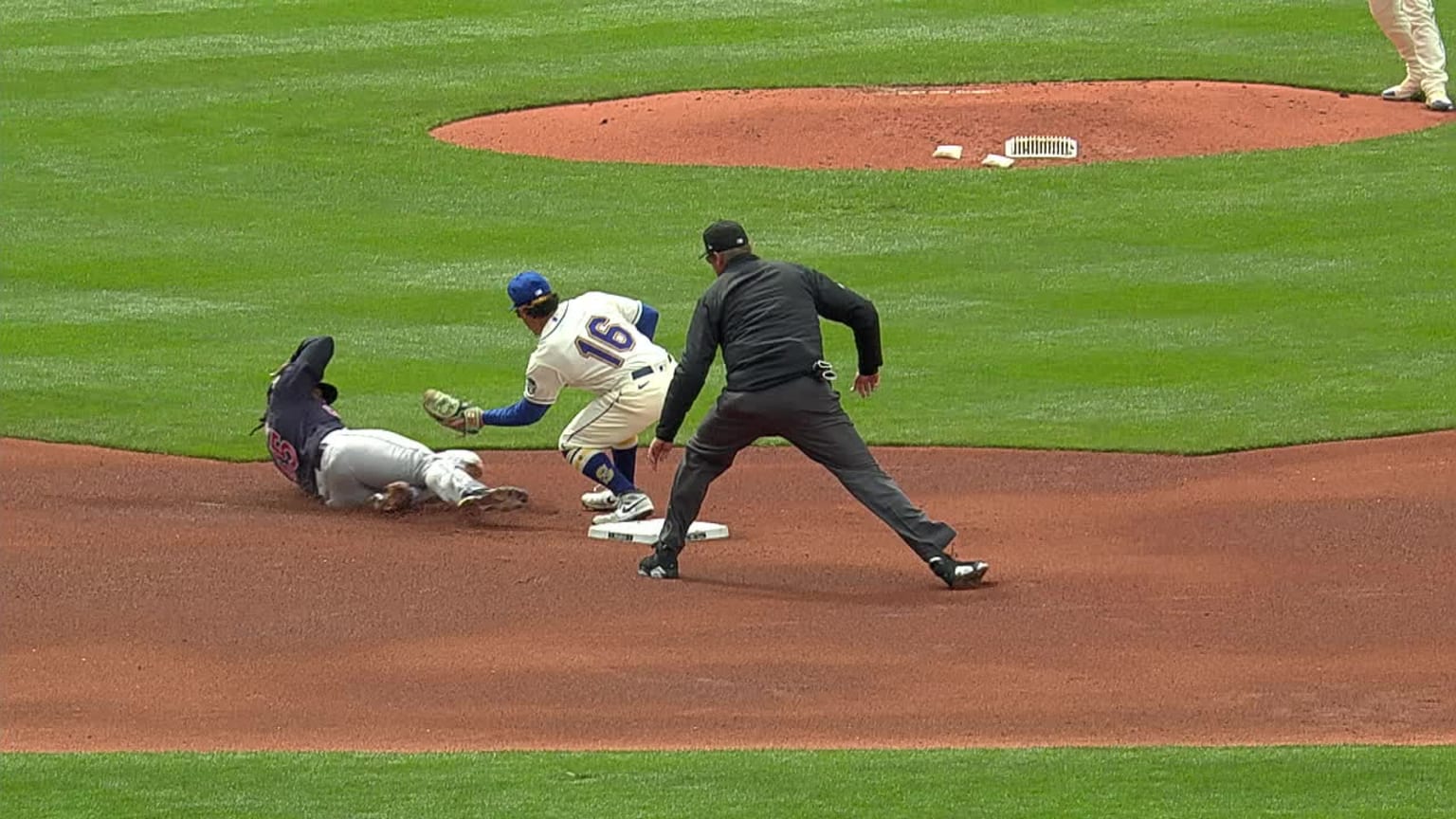 Cal Raleigh delivers on target to get Bell at second | 04/02/2023 ...