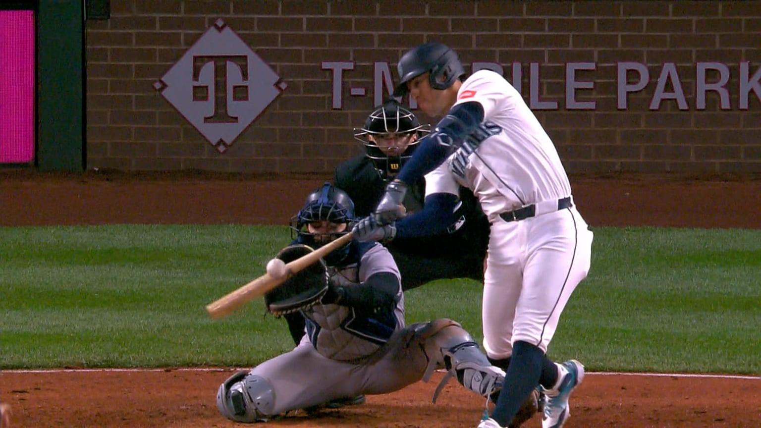 Dylan Moore pega sencillo empujador | 12/05/2025 | Los Mariners de Seattle