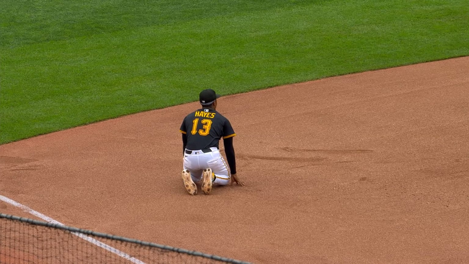 Ke'Bryan Hayes' sensational diving catch | 06/08/2025 | MLB.com