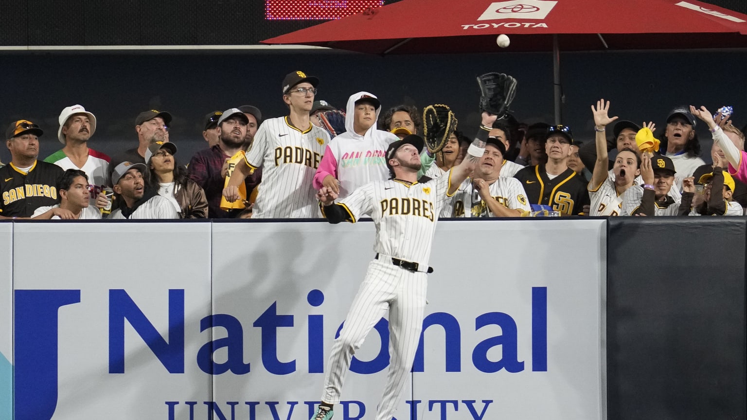 Jackson Merrill's leaping catch at the wall | 10/09/2024 | San Diego Padres