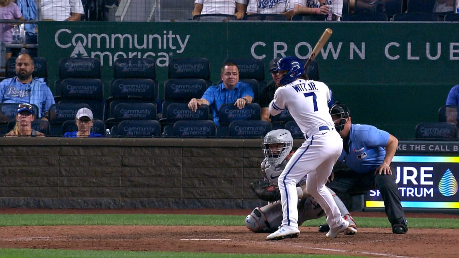 Bobby Witt Jr. cuts the deficit to one with RBI knock | 08/01/2023 ...