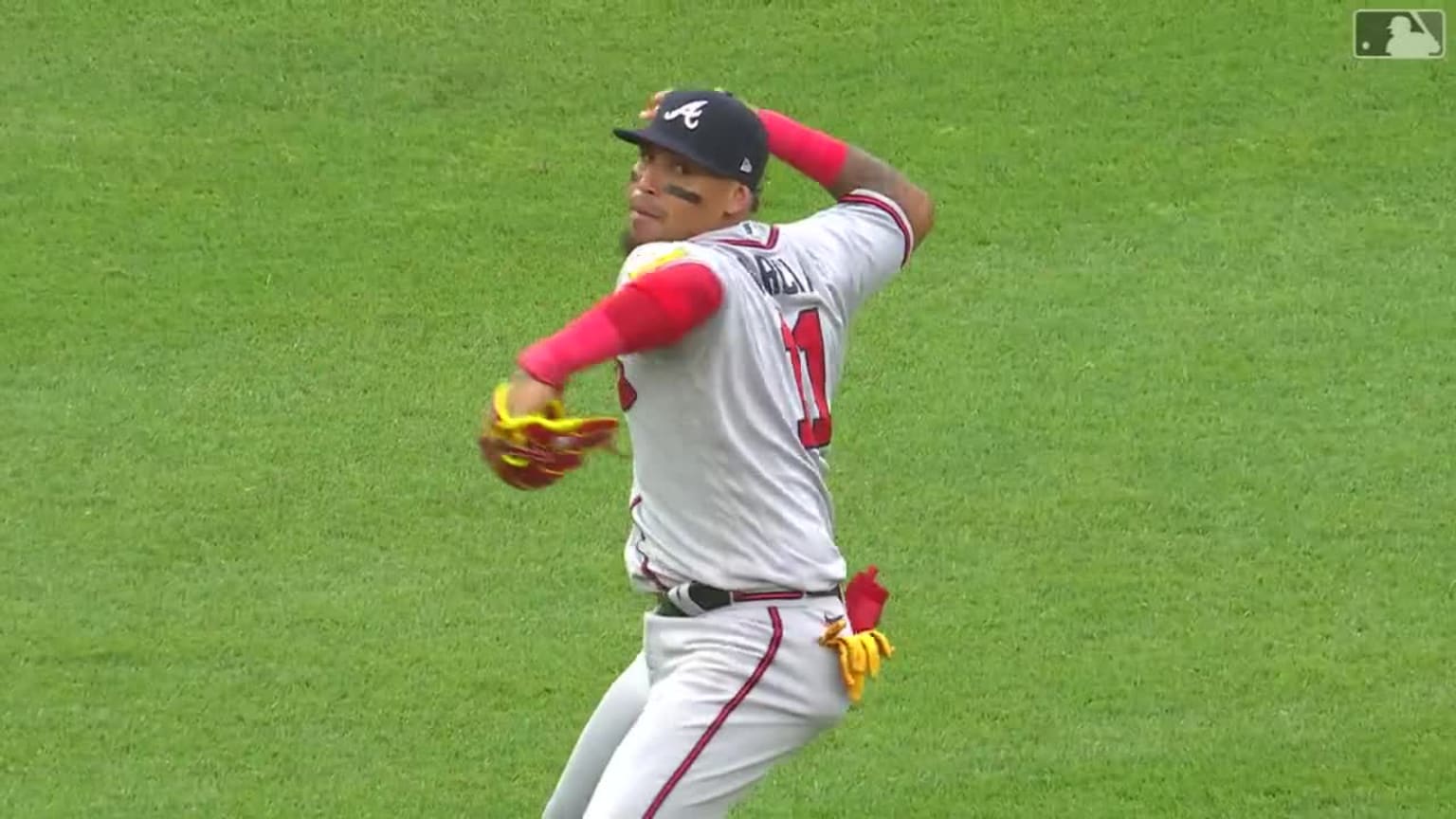Matt Olson makes a nice pick at first in the 5th | 08/06/2023 | Atlanta ...