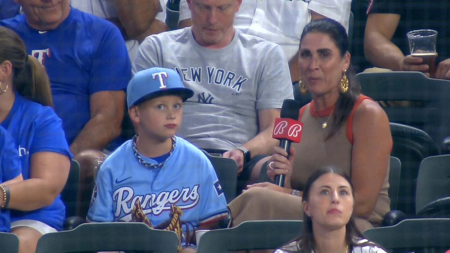 Rangers broadcast talks with young fan | 09/03/2024 | Texas Rangers