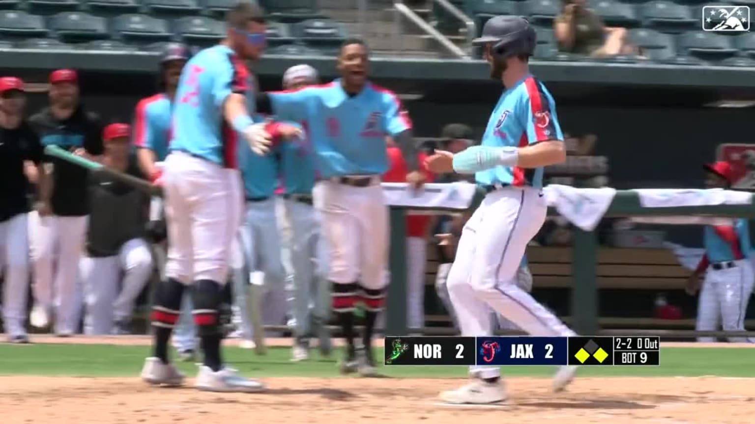 Reed Garrett balks in a walk-off run in the 9th | 05/10/2023 | New York ...