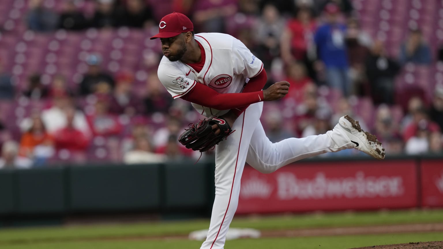 Hunter Greene strikes out Bryson Stott | 04/22/2024 | Cincinnati Reds