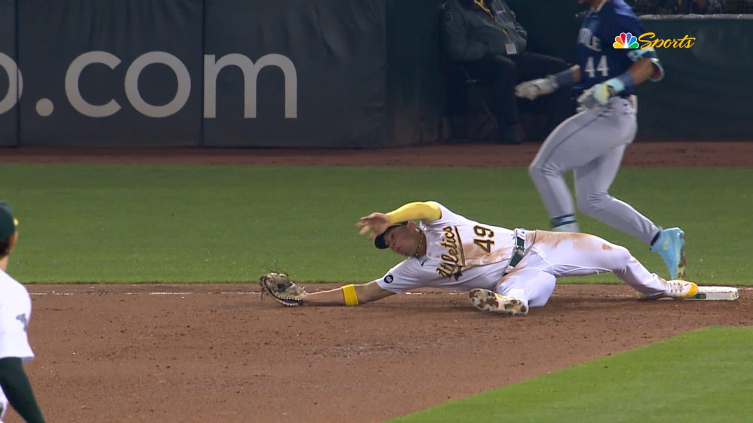 Ryan Noda makes the play at first after review | 09/19/2023 | Seattle ...
