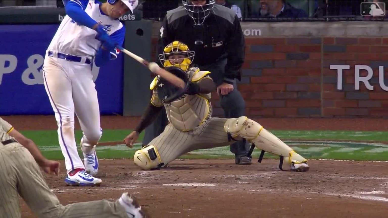 Matt Olson's RBI single | 04/08/2023 | MLB.com