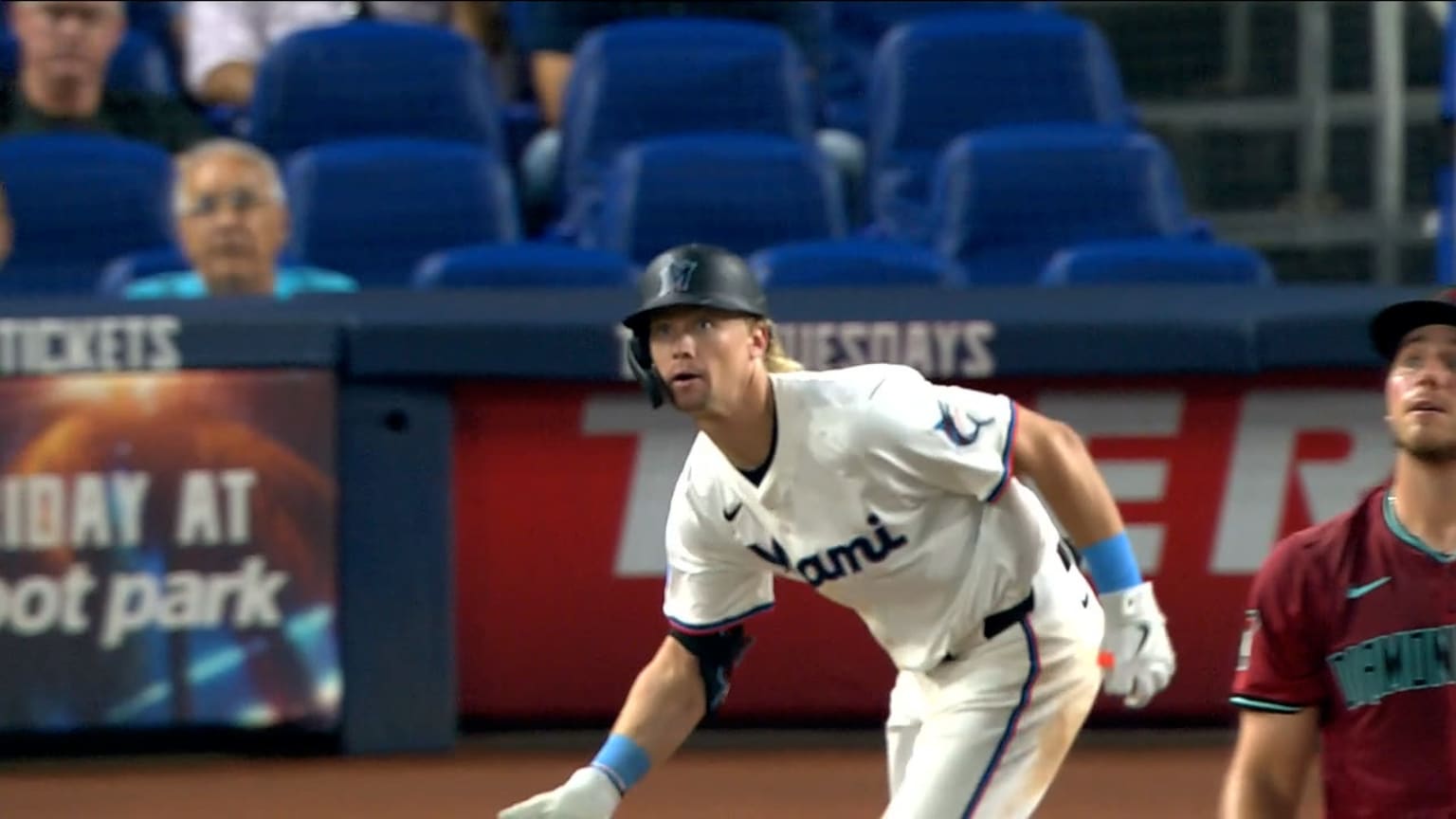 Kyle Stowers scores Connor Norby with a single | 08/19/2024 | Miami Marlins