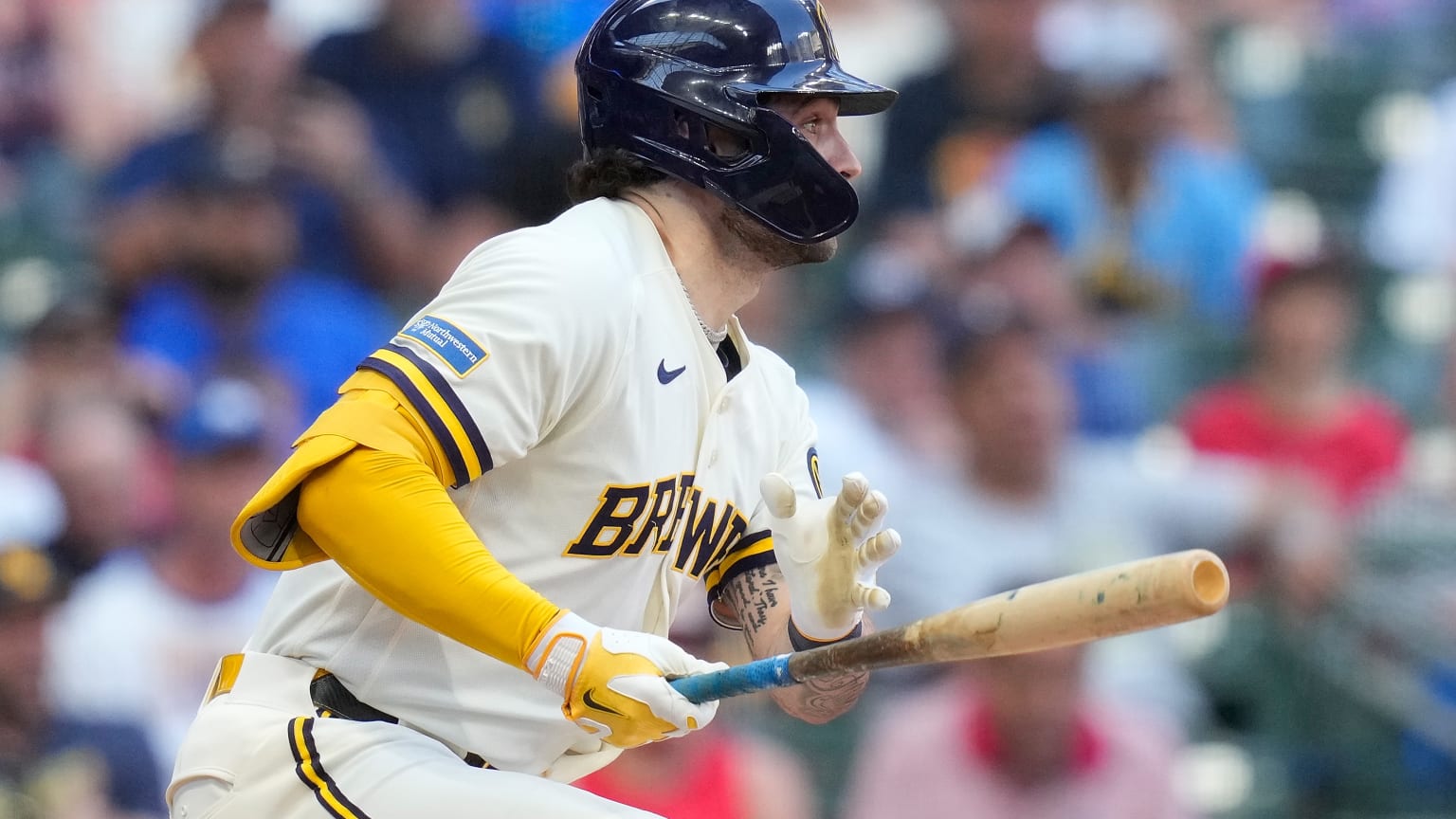 Garrett Mitchell records the Brewers' first hit | 27/05/2026 | Los ...