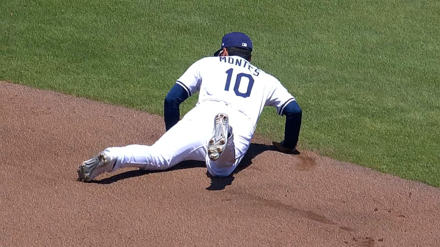 Coco Montes' diving play | 04/13/2025 | MLB.com