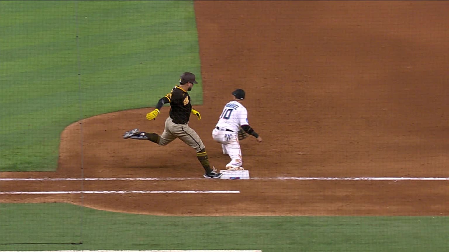 Gary Sánchez reaches first after an umpire review | 05/30/2023 | San ...