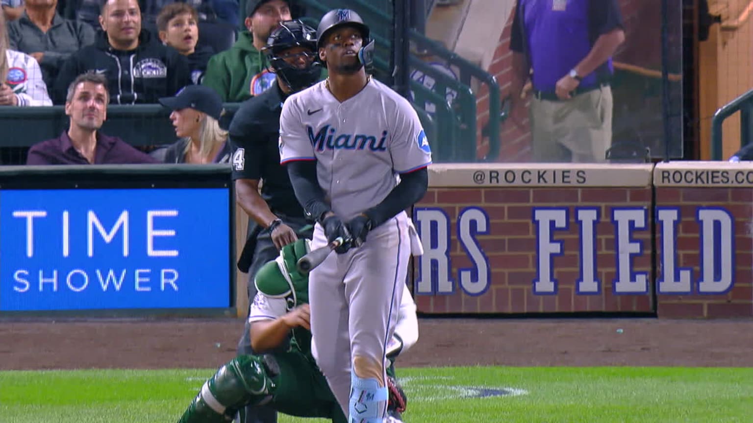 Jorge Soler homers to left-center field in the 7th | 05/24/2023 | Miami ...