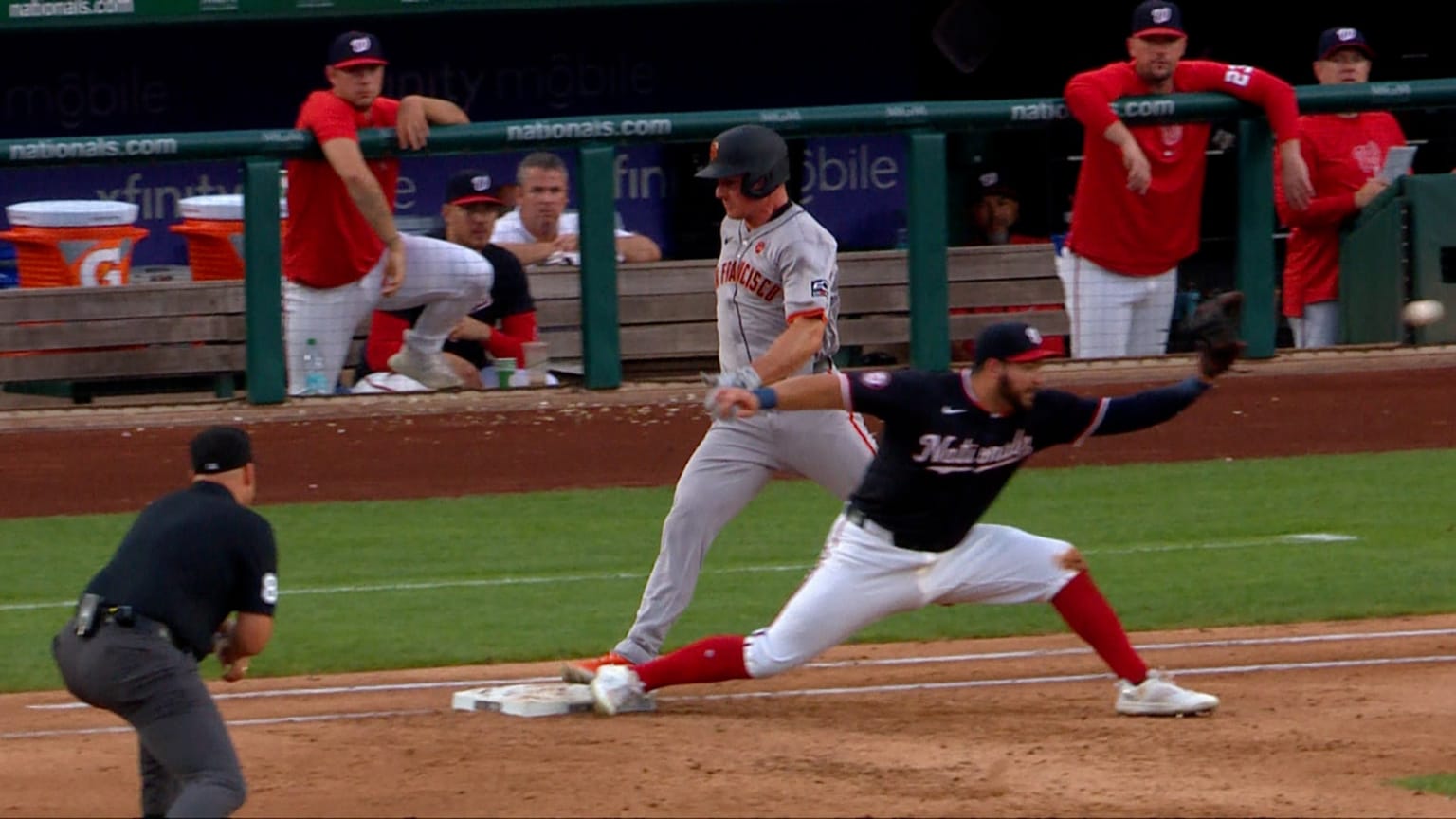 Matt Chapman is safe at first after a review | 08/07/2024 | New York Mets