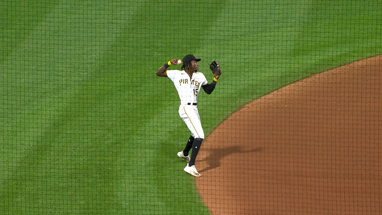 Oneil Cruz nabs Teoscar Hernández with a strong throw | 09/02/2022 ...