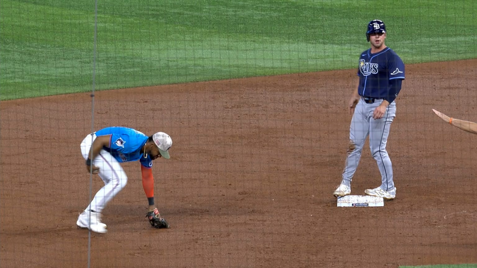 Yandy Díaz reaches on fielder's choice, plates run | 05/18/2025 | Tampa ...