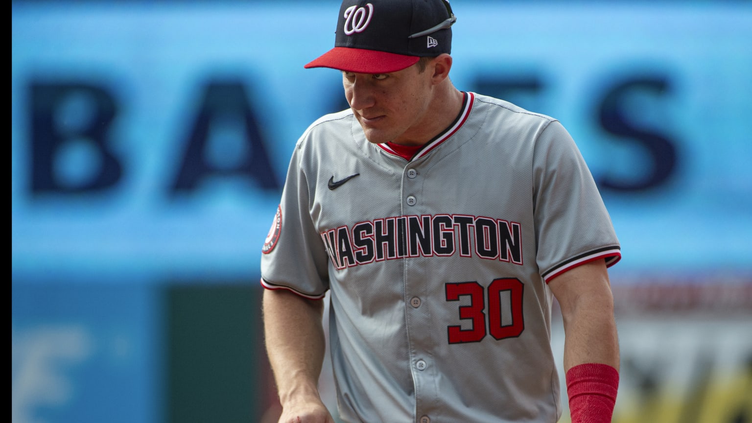 Jacob Young exits with hand injury | 06/01/2024 | Washington Nationals