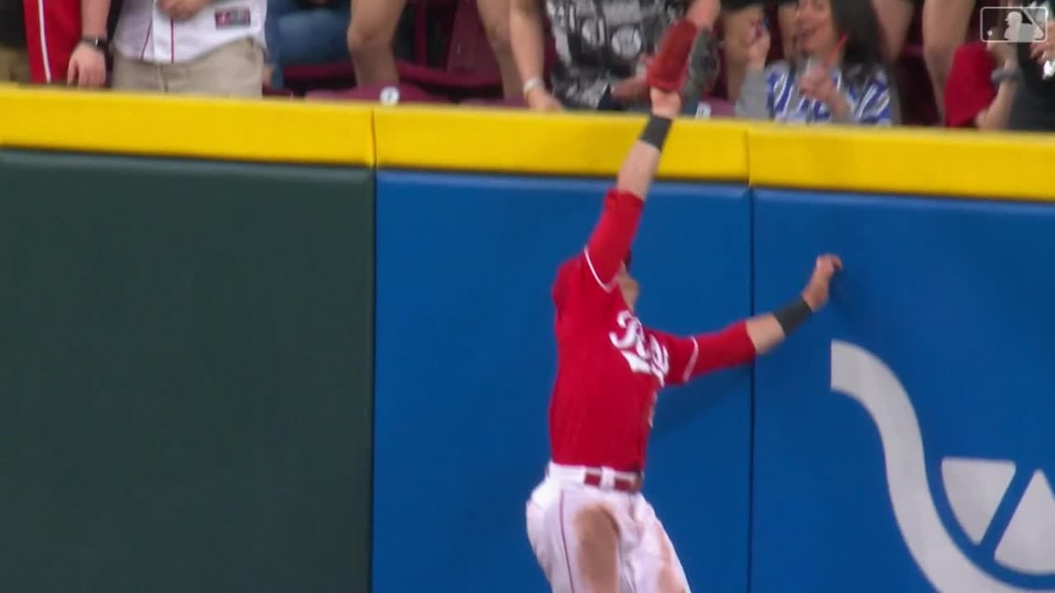 TJ Friedl makes a spectacular catch to rob a home run | 05/05/2023 ...