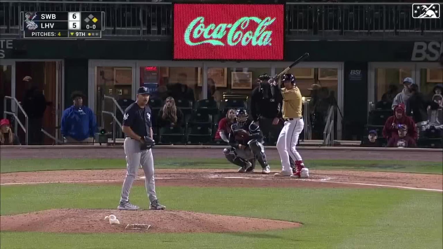 Andres Chaparro makes a slick barehanded play | 04/08/2023 | MLB.com