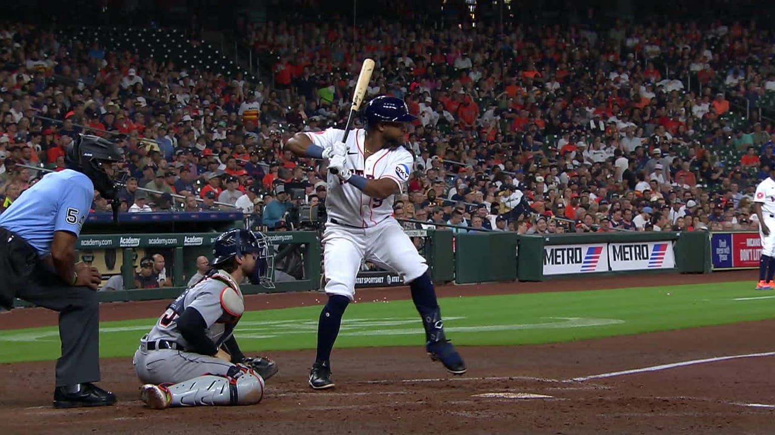 Corey Julks pops a sac fly to left field | 04/05/2023 | MLB.com