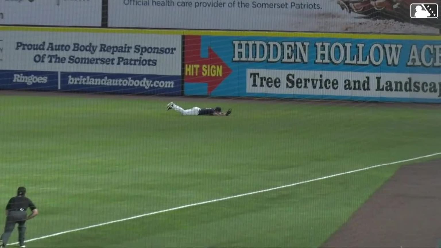 Elijah Dunham makes a diving catch in right field | 07/20/2024 | MLB.com