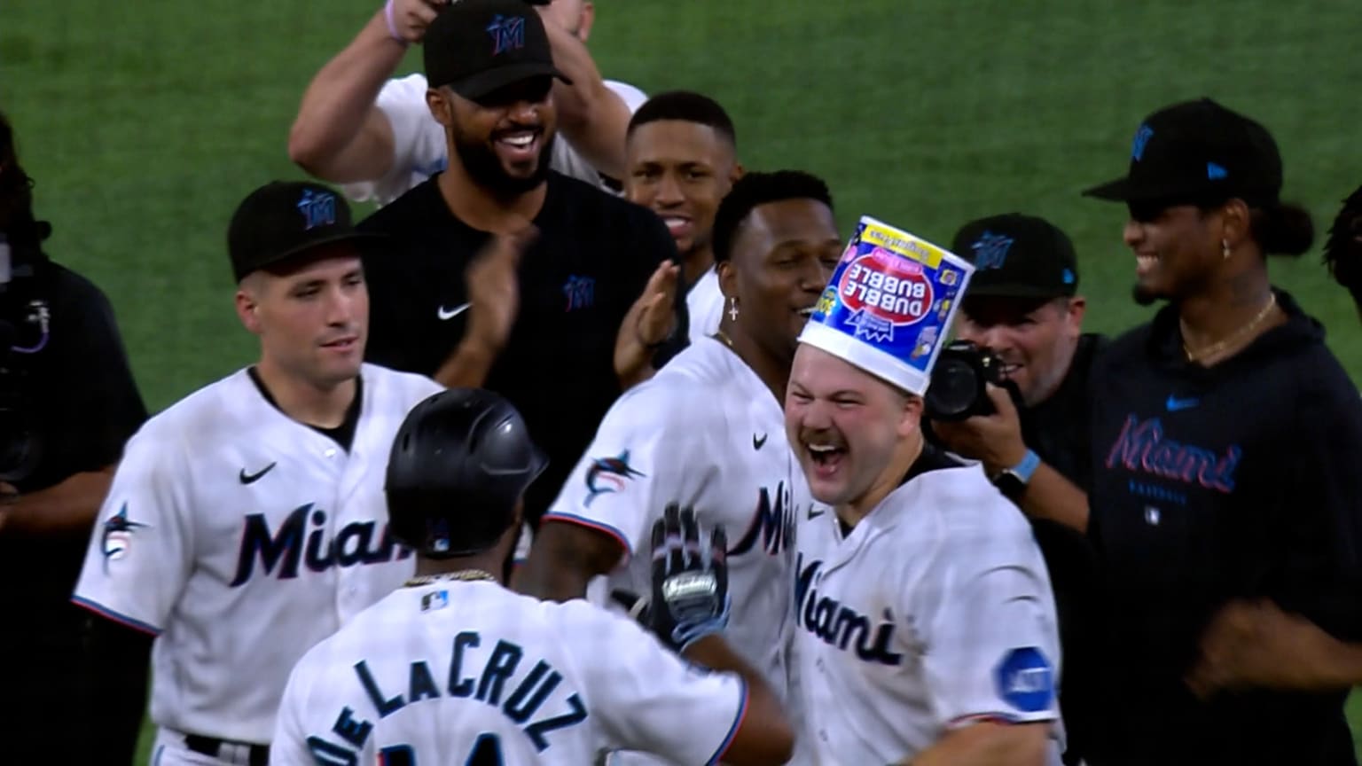 Jake Burger lines a walk-off single to center field | 09/19/2023 | MLB.com