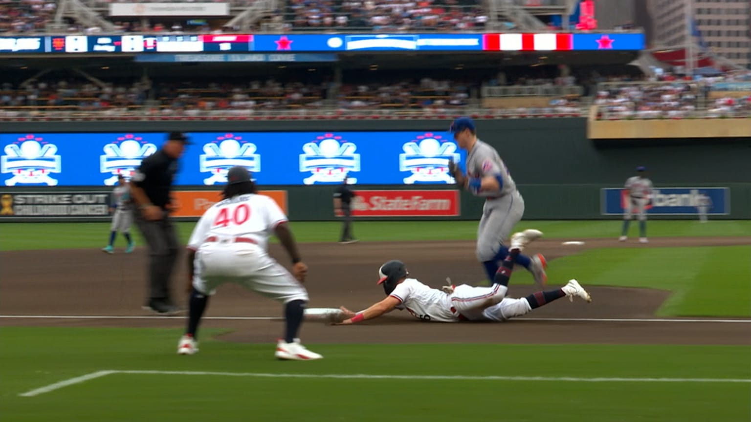 Omar Narváez picks off Jordan Luplow in the 6th | 09/09/2023 | New York ...