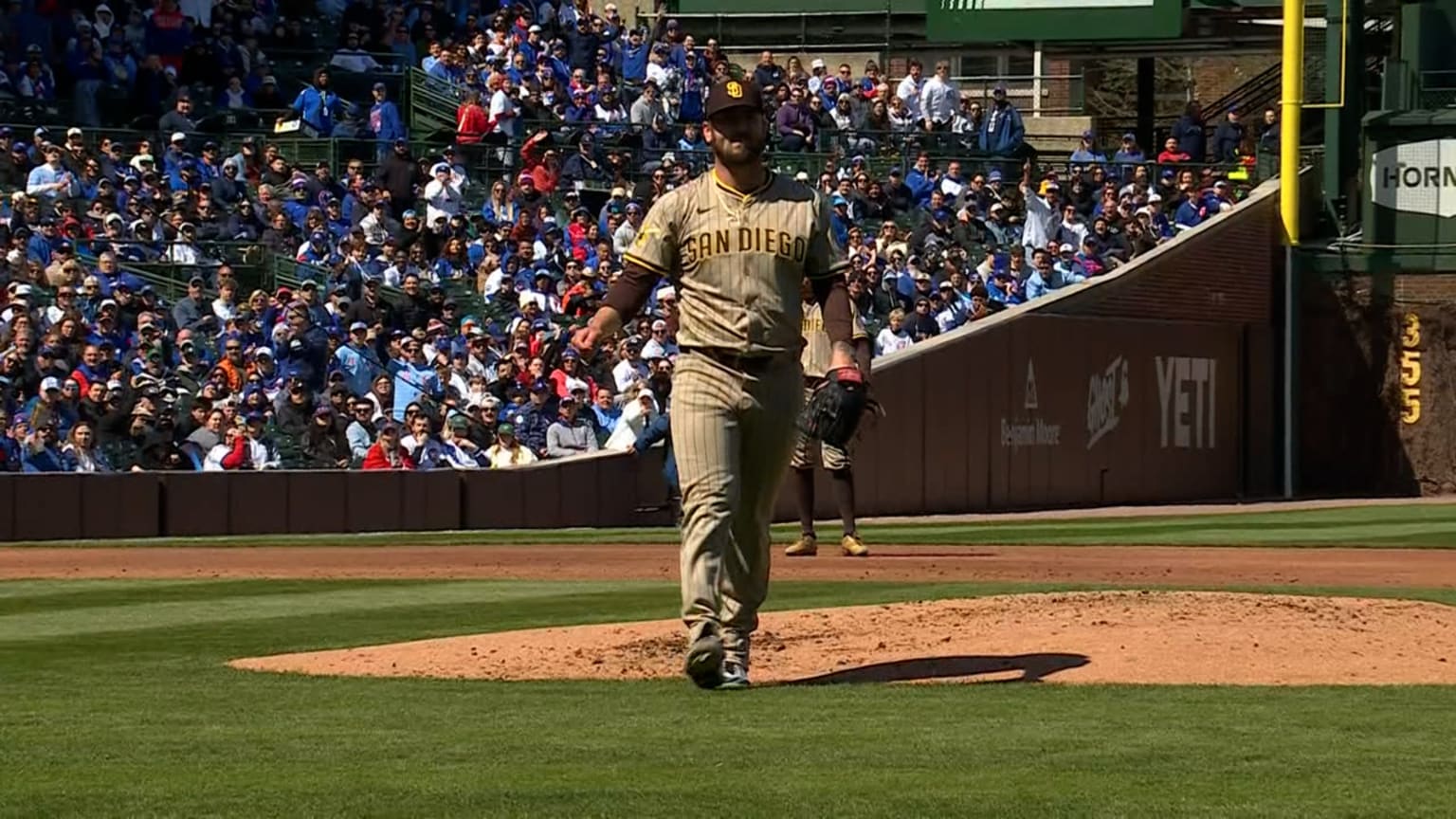 Nico Hoerner, Pete Crow-Armstrong score on balks | 04/06/2025 | MLB.com