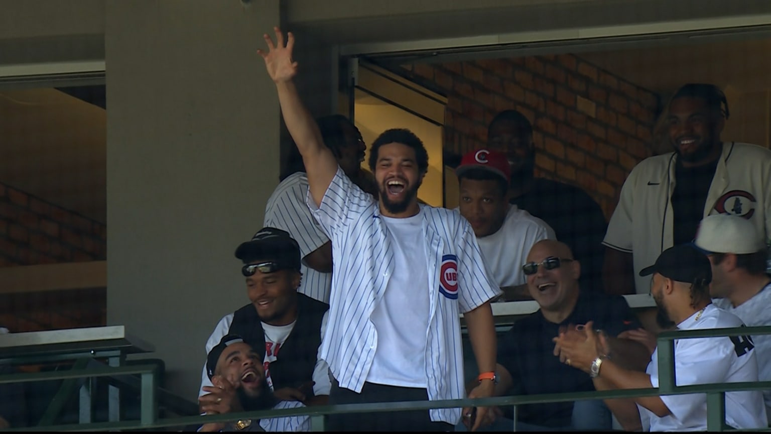 Caleb Williams gets cheers at the Cubs game | 05/04/2024 | Chicago Cubs