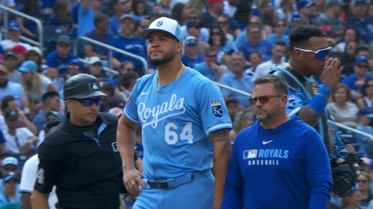 Steven Cruz sale del juego tras aparente lesión | 02/08/2025 | Los ...