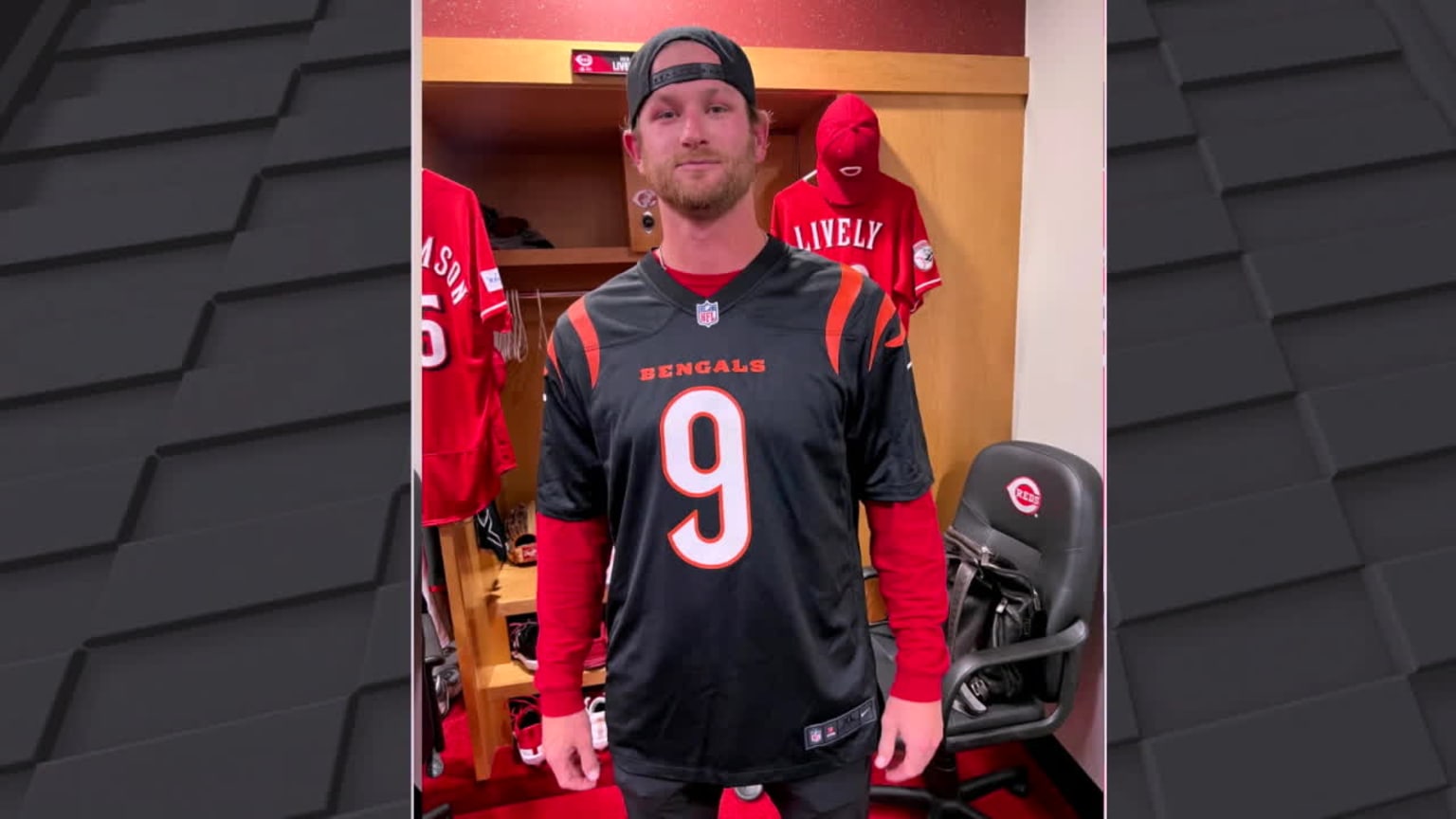 Ben Lively wears a Joe Burrow jersey | 06/09/2023 | Cincinnati Reds