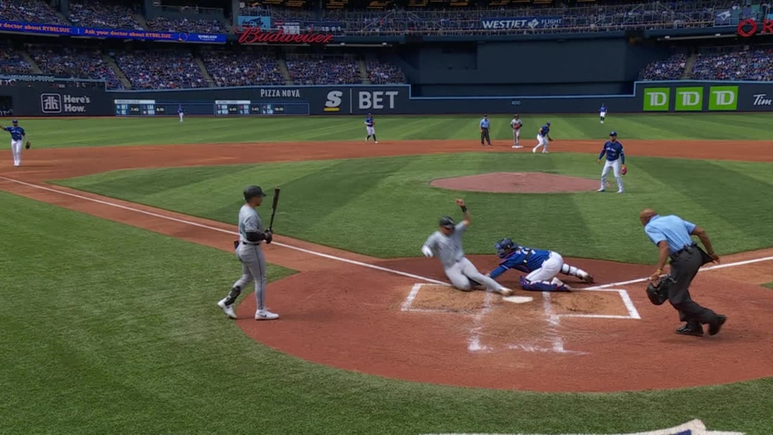 Blue Jays save a run in the 2nd inning | 05/20/2024 | Toronto Blue Jays