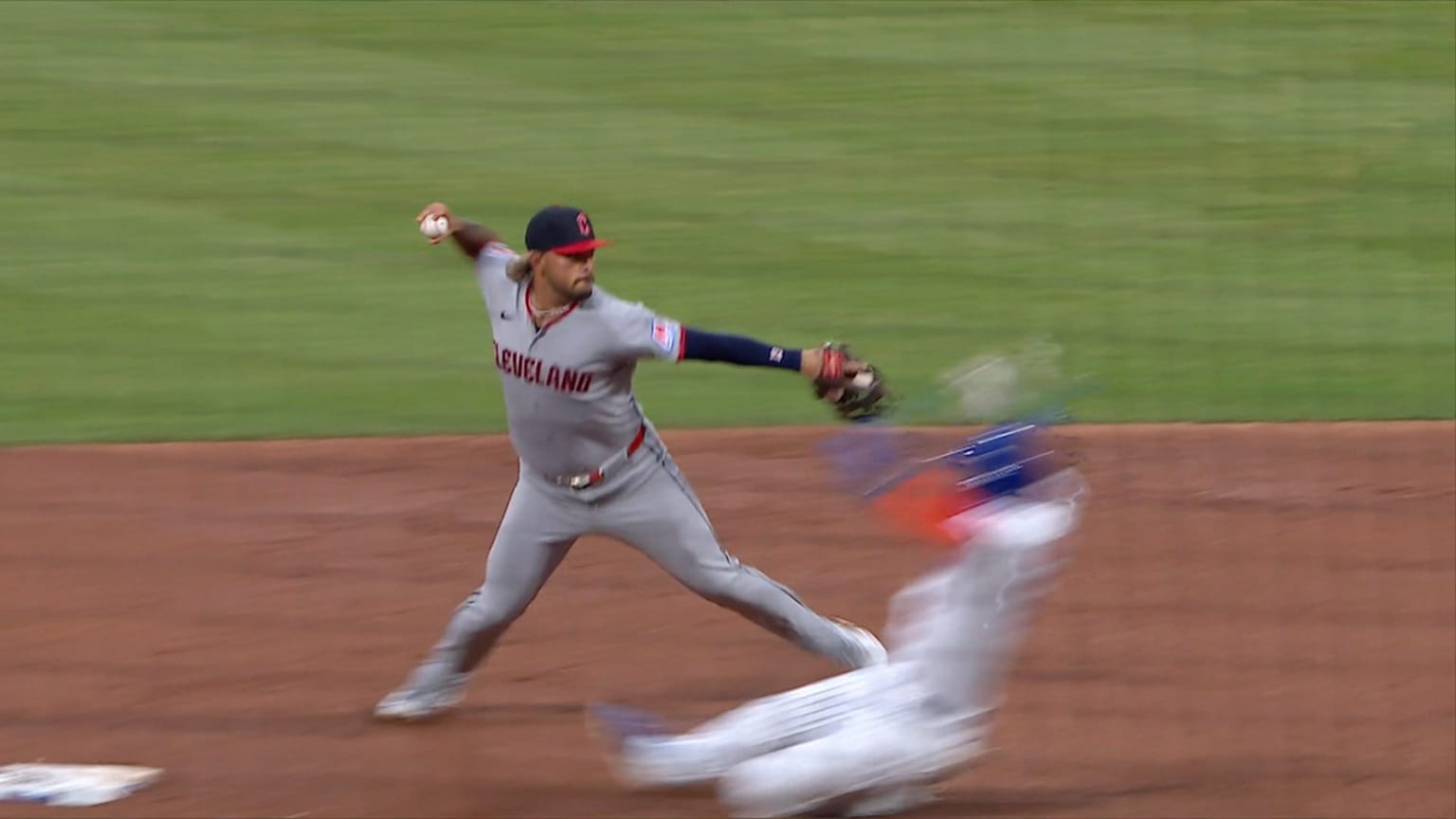 Guardians turn nifty double play to escape jam | 08/05/2025 | Chicago Cubs