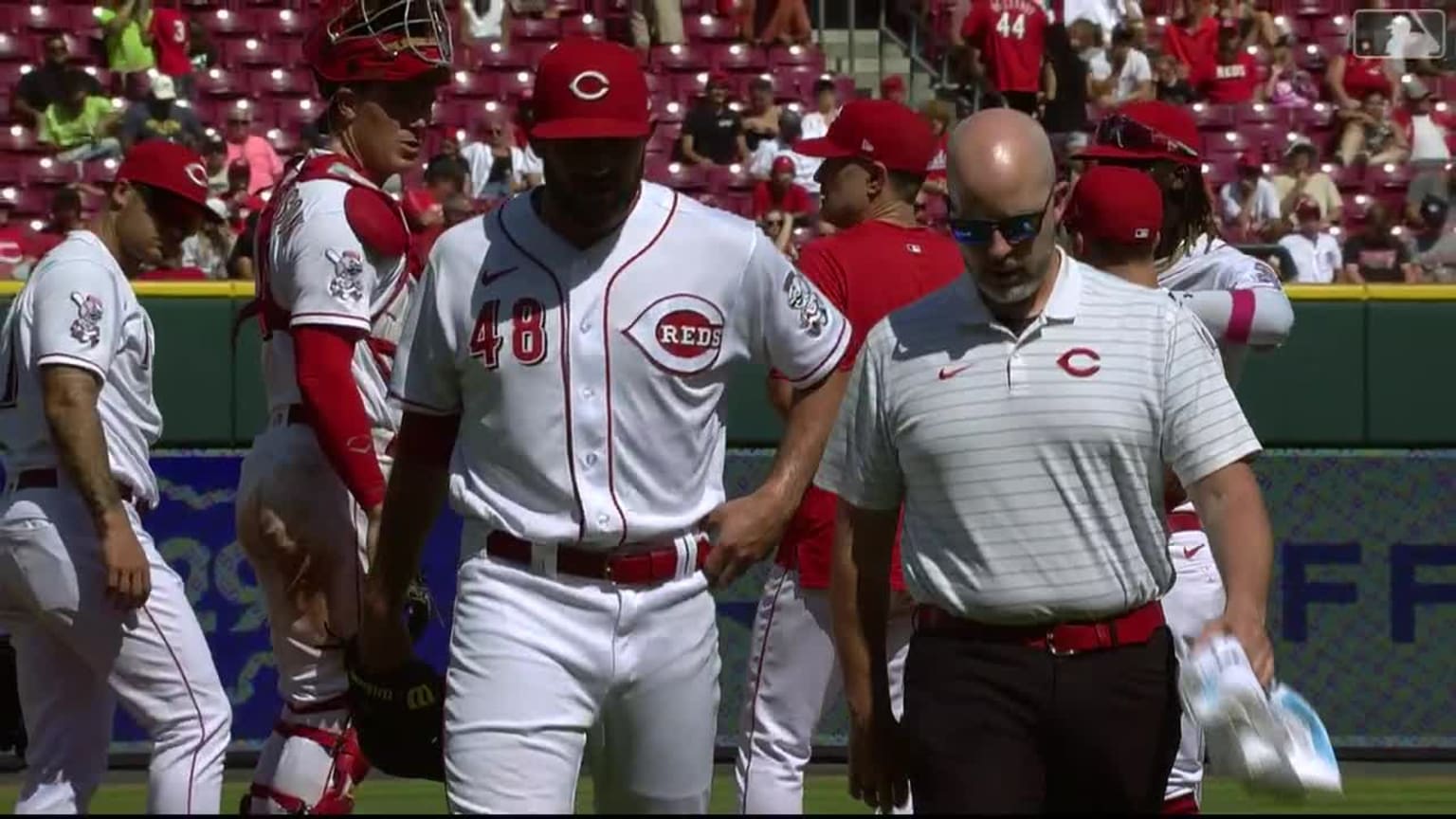 Alex Young exits with injury in 8th inning | 08/06/2023 | Cincinnati Reds