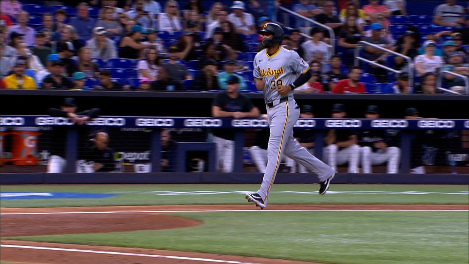 Jared Triolo draws a bases-loaded walk | 03/29/2024 | Pittsburgh Pirates