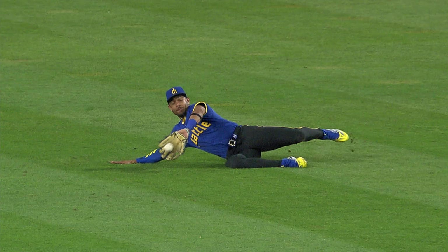 Julio Rodriguez's sliding grab | 08/23/2024 | Seattle Mariners
