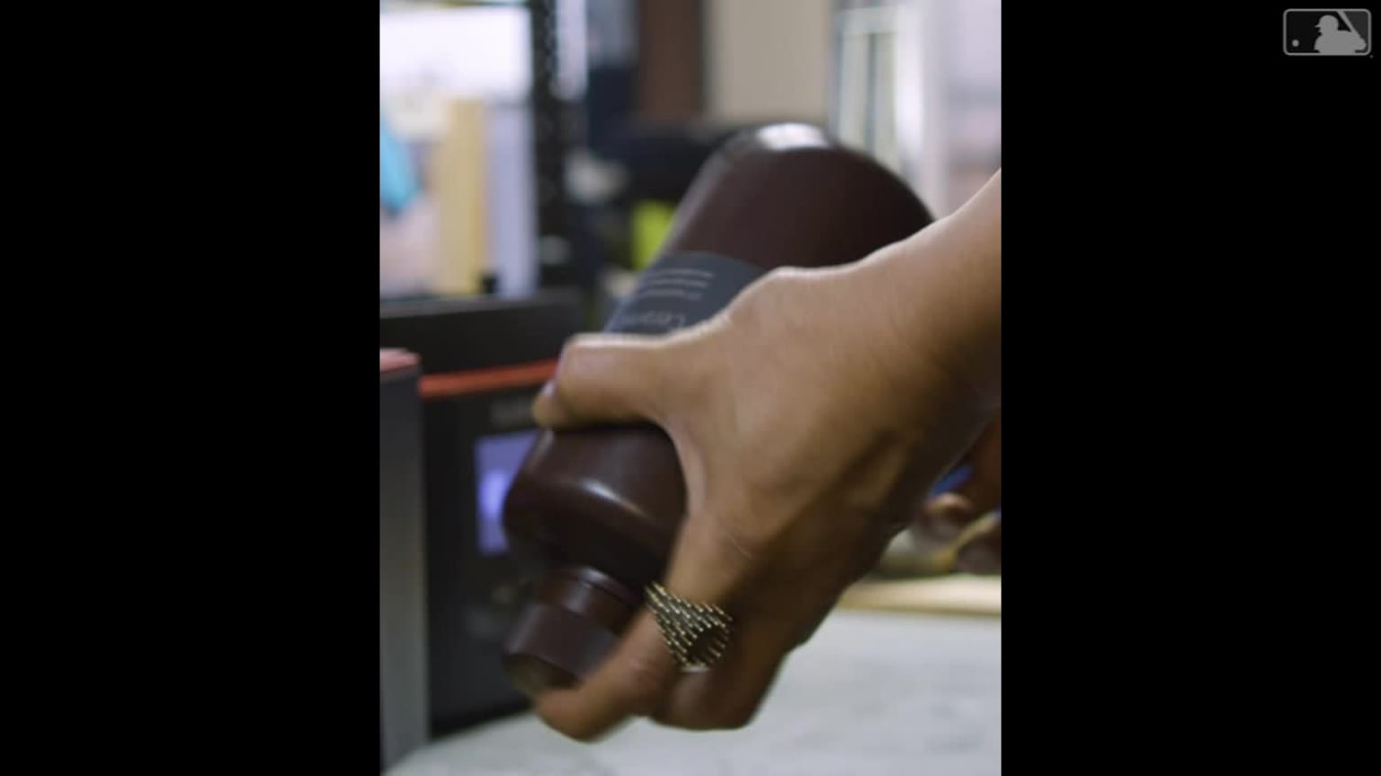 Watch the creation of the 2023 Home Run Derby Chain | 07/10/2023 | MLB.com