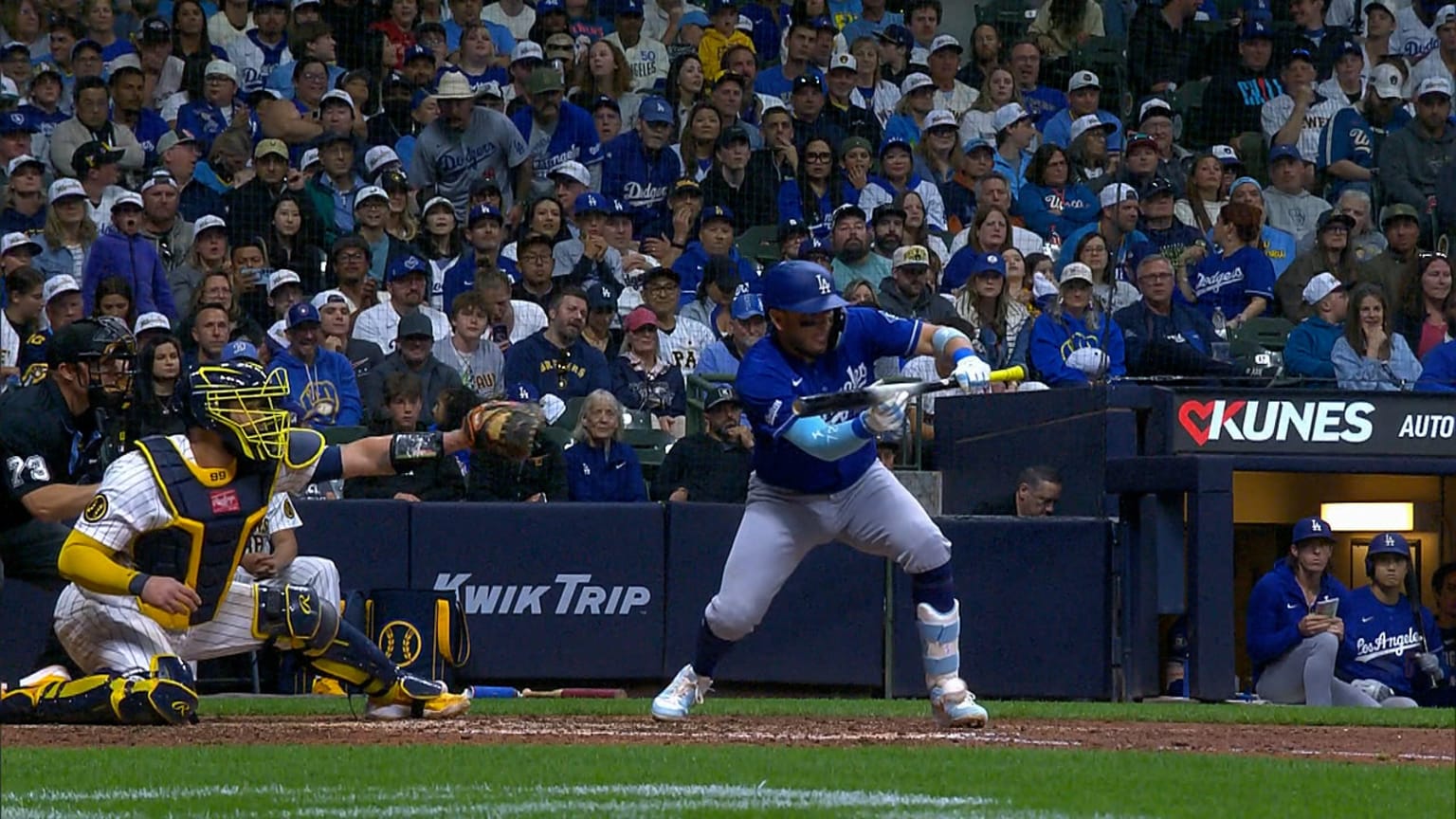 Miguel Rojas' sacrifice bunt | 05/23/2026 | Los Angeles Dodgers