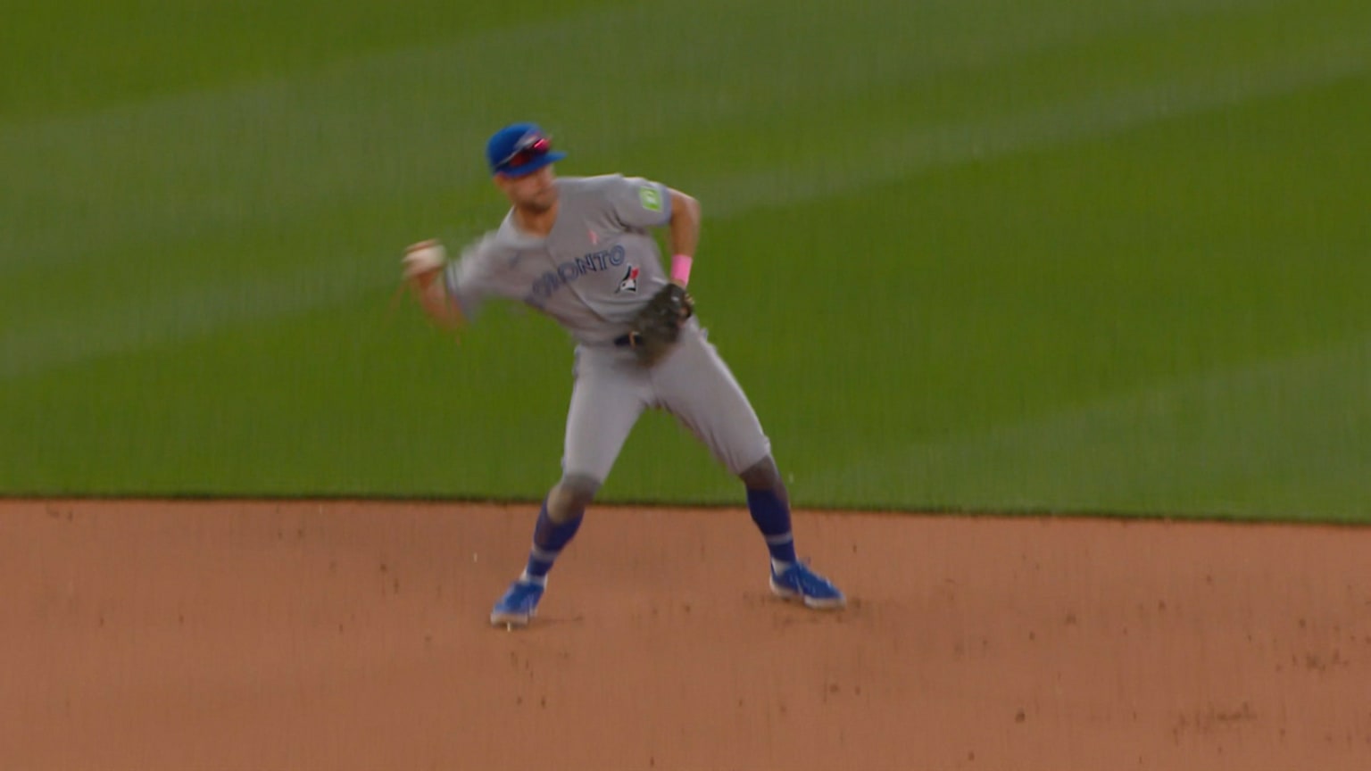 Ernie Clement hace rápida jugada en el campo corto | 11/05/2025 | Los ...