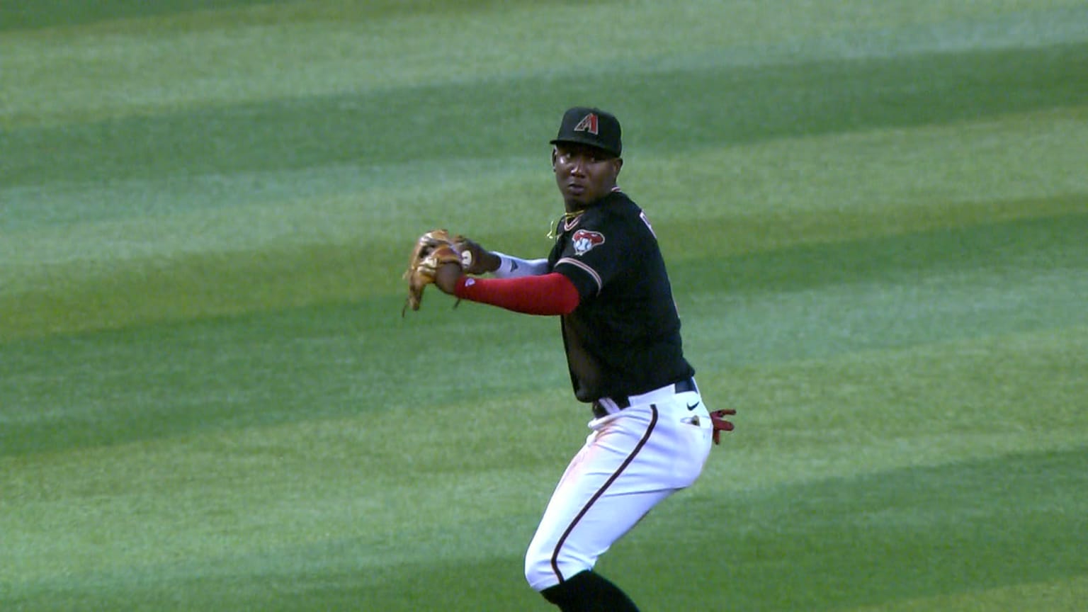 Geraldo Perdomo backhands the hard hit ground ball | 07/26/2023 ...