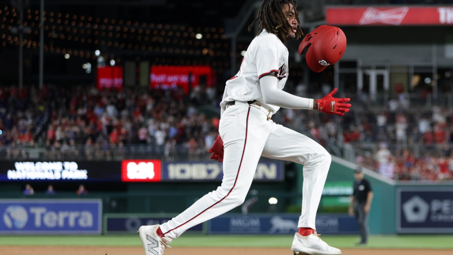 James Wood loses helmet on the basepath | 07/01/2024 | Washington Nationals