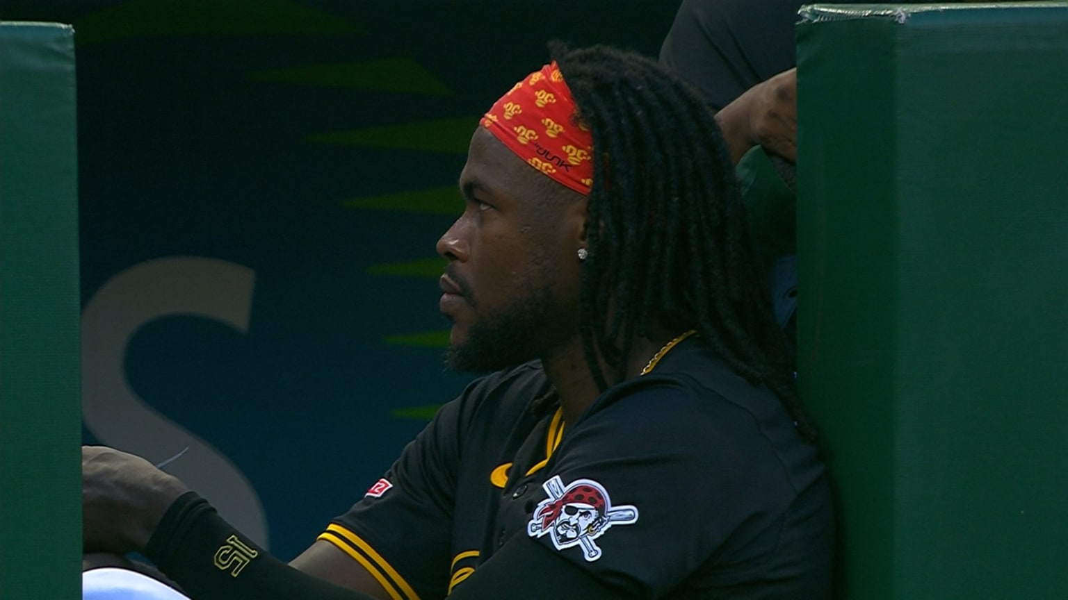 Oneil Cruz works out in center field | 08/27/2024 | Pittsburgh Pirates