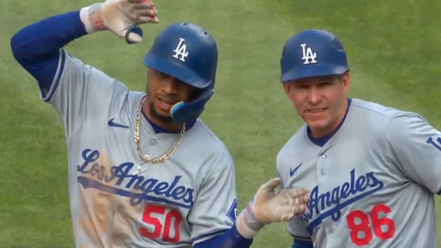 Mookie Betts singles to right | 04/25/2024 | Los Angeles Dodgers