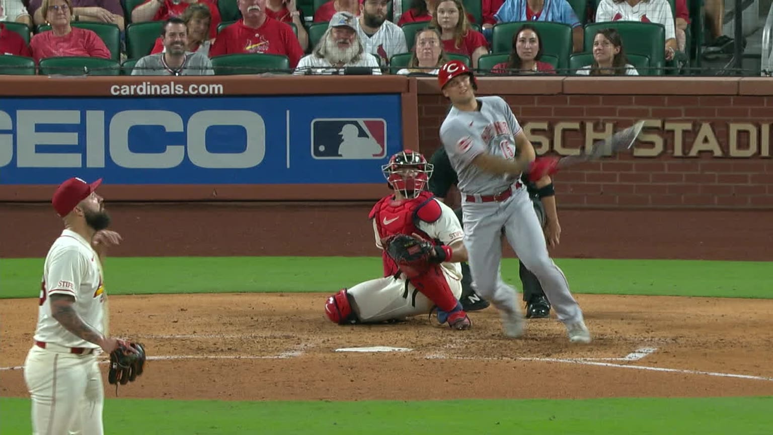 Nick Senzel homers to left-center field in the 5th | 09/30/2023 ...
