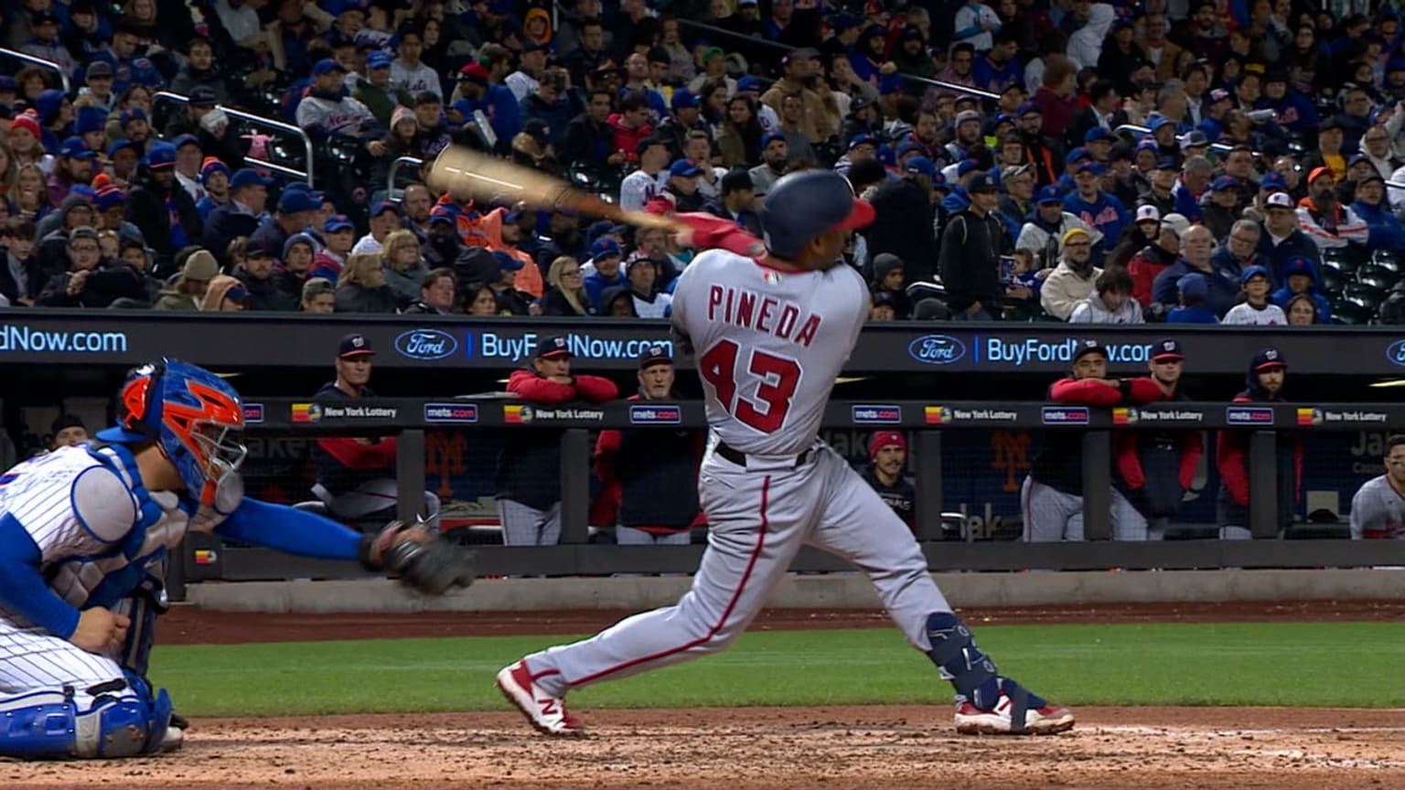 Israel Pineda picks up his first career hit | 05/10/2022 | Lasmayores.com