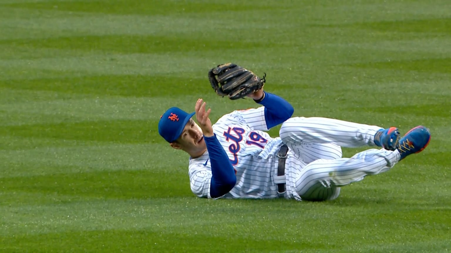 Mark Canha sprints to make a sliding catch in the 4th | 10/04/2022 ...