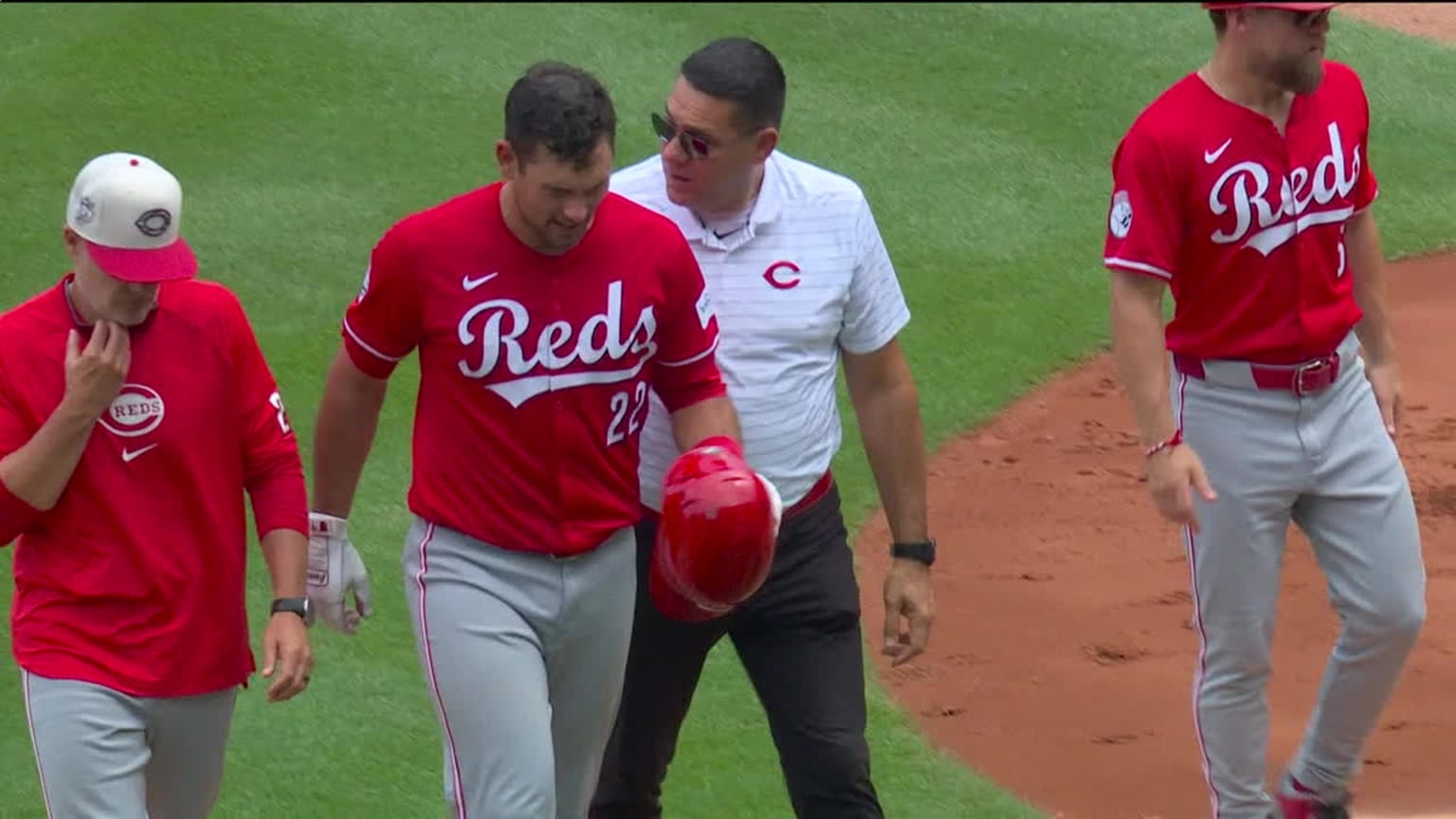 Luke Maile exits with apparent injury in 7th | 07/04/2024 | Cincinnati Reds